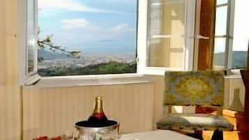 Quarto casal, vista para o mar | Frigobar, cofres nos quartos, quartos à prova de som