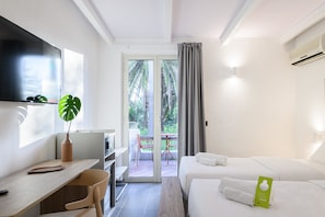 Quarto Twin Standard, não fumadores | Cofre no quarto, secretária, cortinas/cortinados opacos 