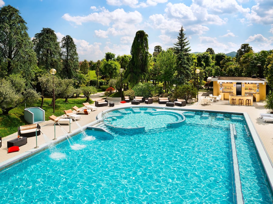 Piscina interna, 4 piscinas externas