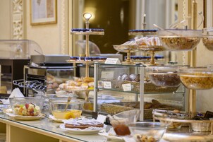 Café da manhã com buffet todos os dias mediante uma taxa