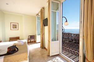 Camera Deluxe Matrimoniale/Doppia con Letti Singoli con Vista Lago | Vista do quarto