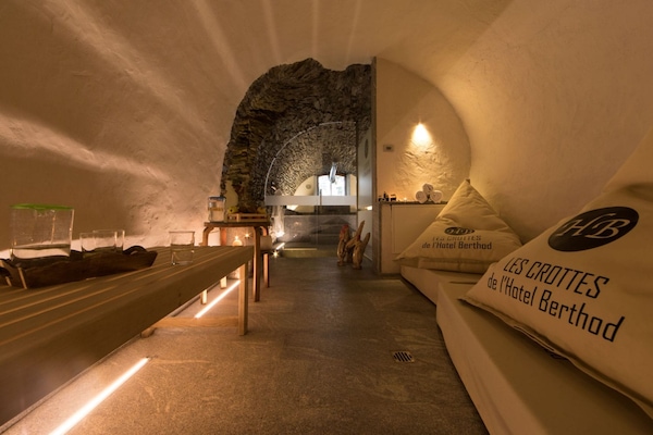 Sauna seca, banheira de hidromassagem, sauna a vapor, massagens