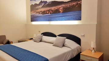 Frigobar, cofres nos quartos, individualmente decorados, escrivaninha
