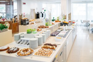 Café da manhã com buffet grátis