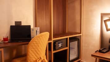 Quarto casal ou duplo | Cofres nos quartos, escrivaninha, cortinas blackout, Wi-Fi de cortesia