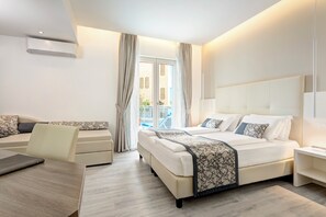 Quarto Superior | Roupa hipoalergénica, minibar, cofre no quarto, secretária 