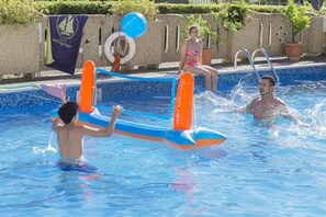 Piscina exterior sazonal, espreguiçadeiras 