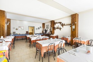 Pequeno-almoço tipo buffet diário incluído 