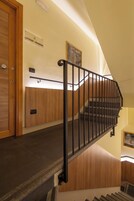 Quarto Duplo, no edifício anexo | Minibar, cofre no quarto, cortinas/cortinados opacos