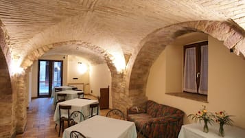 Pequenos-almoços, almoços, jantares servidos, cozinha italiana