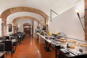 Pequeno-almoço tipo buffet diário incluído 