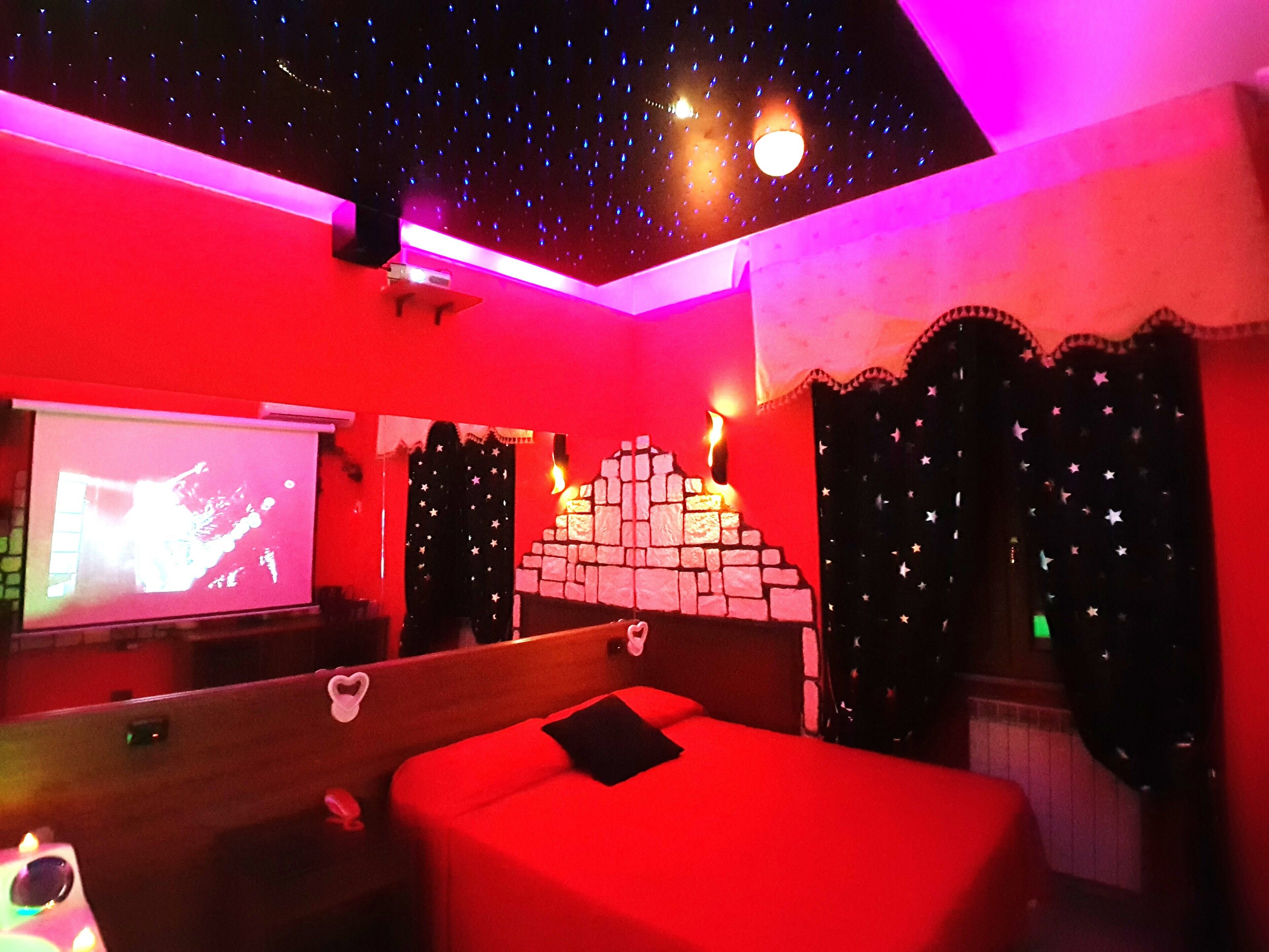 Quarto Duplo Exclusivo | Cofre no quarto, com decoração personalizada 