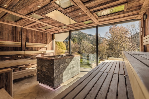 Salas para tratamentos a dois, sauna seca, banheira de hidromassagem