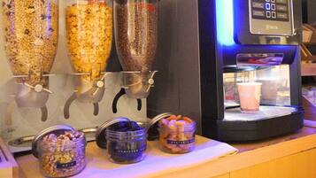 Café da manhã com buffet todos os dias (EUR 8 por pessoa)