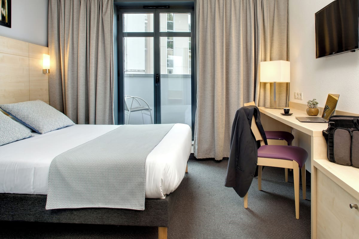 1 quarto, roupas de cama premium, cofres nos quartos, cortinas blackout