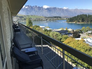 Apartamento Standard, várias camas, vista para o lago | Vista do quarto