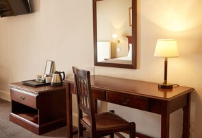 Quarto casal | Escrivaninha, ferros/tábuas de passar roupa, Wi-Fi de cortesia