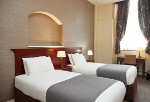 Quarto duplo | Escrivaninha, ferros/tábuas de passar roupa, Wi-Fi de cortesia