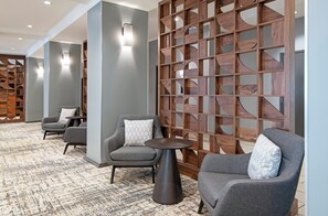 Área de estar no saguão