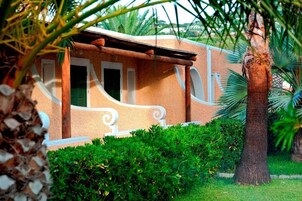 Quarto triplo, sacada, vista para a montanha | Frigobar, cofres nos quartos, escrivaninha, quartos à prova de som