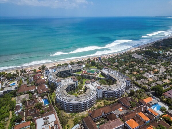 Na praia, praia de areia branca, 10 bares na praia 