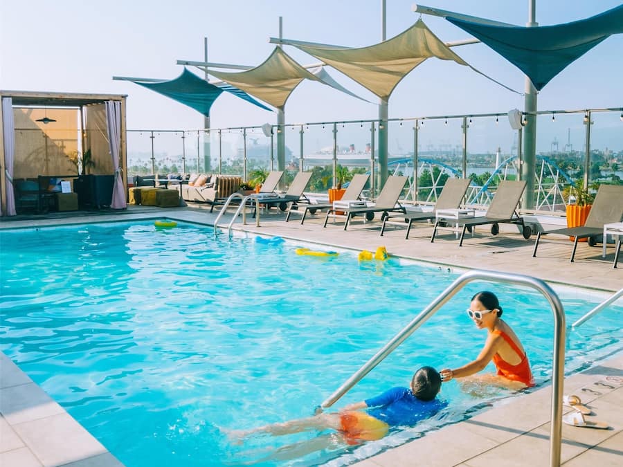 Piscina exterior, toldos (sobretaxa), espreguiçadeiras