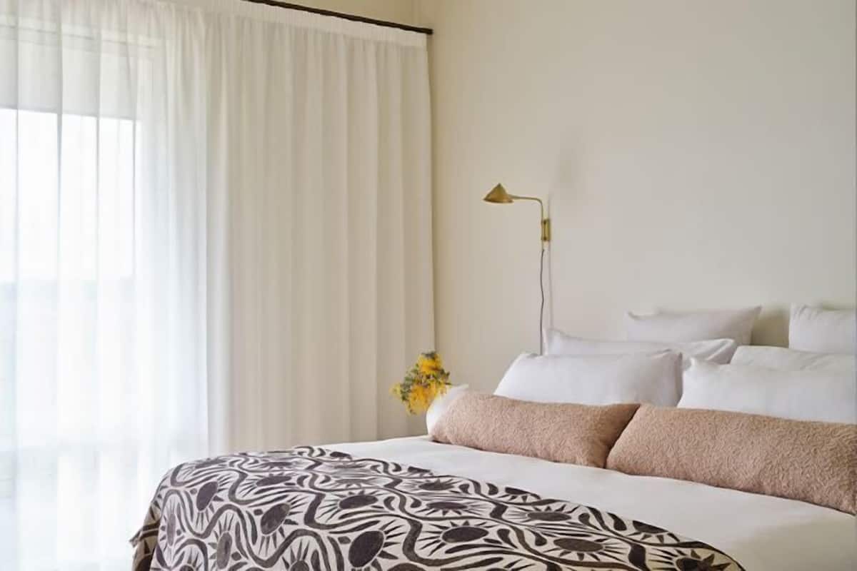 Roupas de cama premium, frigobar, individualmente decorados