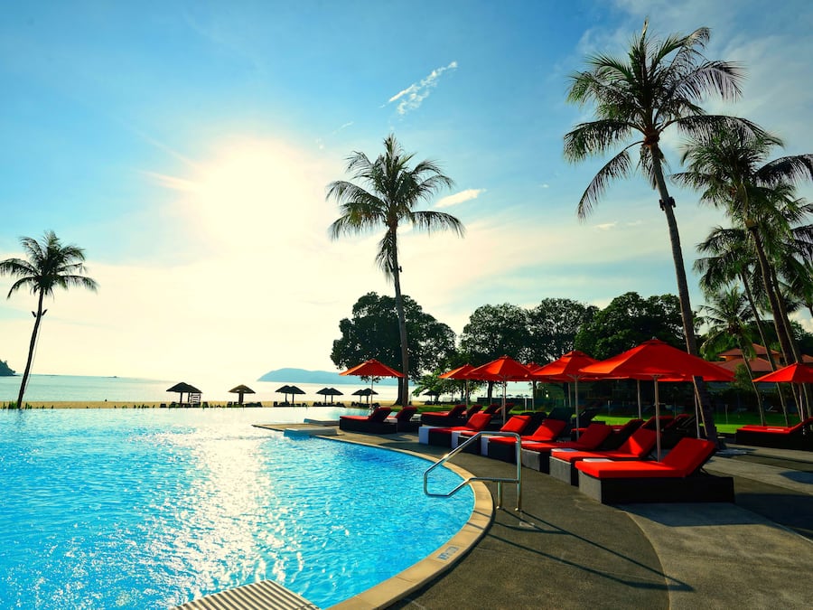 2 piscinas externas, guarda-sóis, espreguiçadeiras