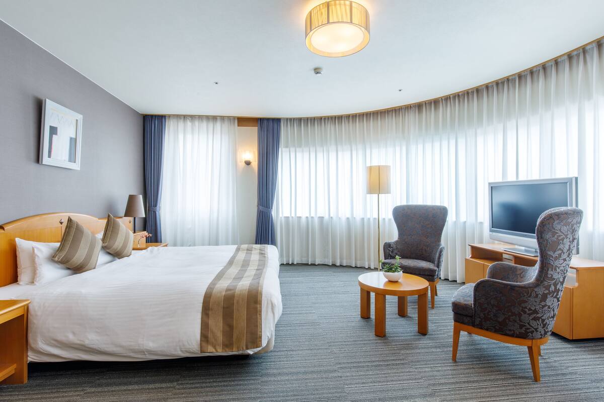 Quarto Premium, não fumadores, no canto (King, 36sqm) | Edredões de penas, secretária 