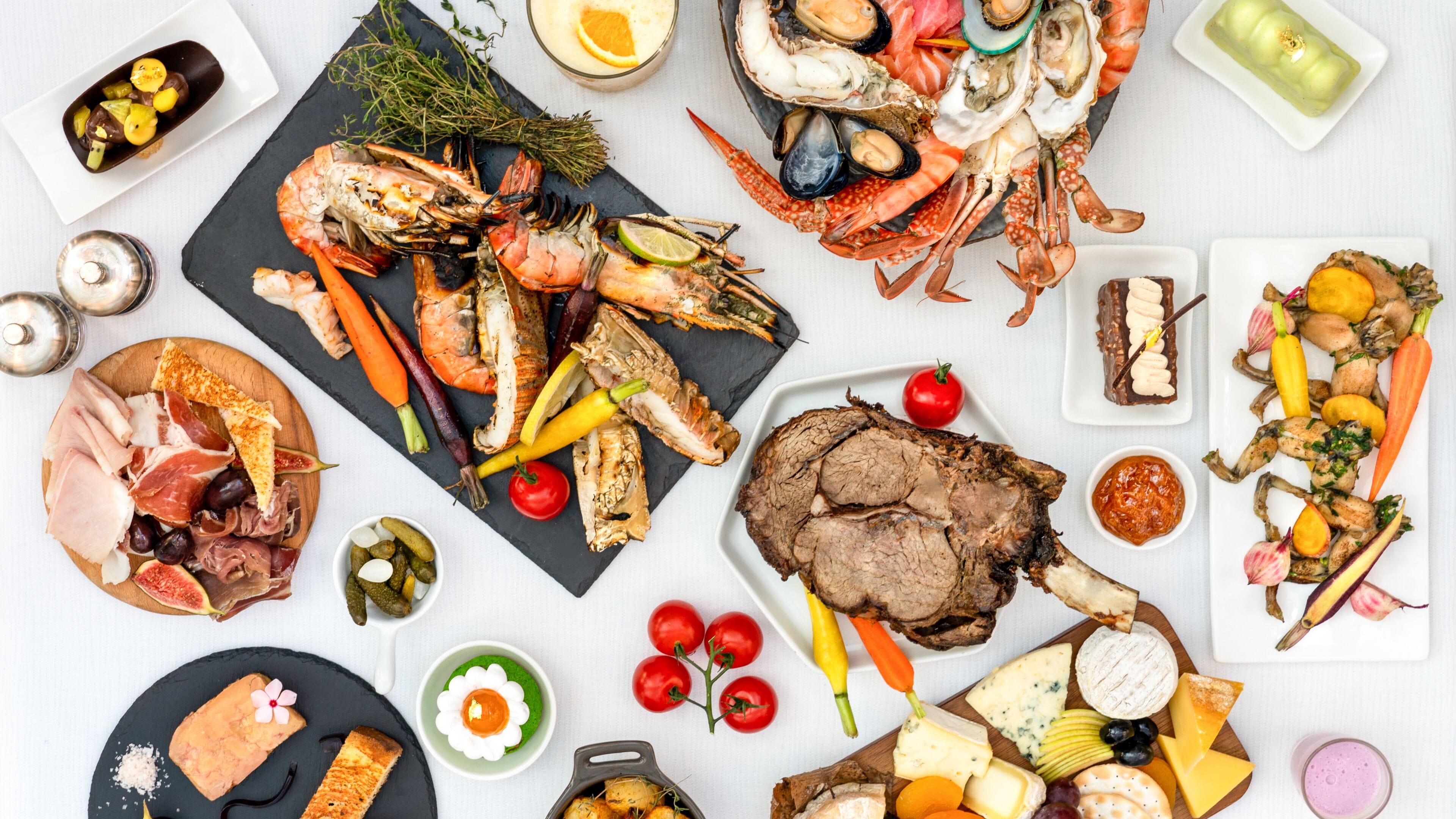 Pequeno-almoço tipo buffet diário (120 AED por pessoa) 