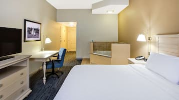 Quarto Standard | Roupa de alta qualidade, edredões de penas, cofre no quarto