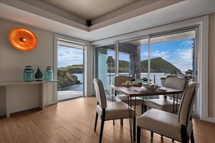 Com espaço para refeições ao ar livre 