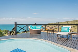 2 piscinas externas, espreguiçadeiras