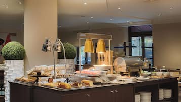 Café da manhã com buffet todos os dias mediante uma taxa