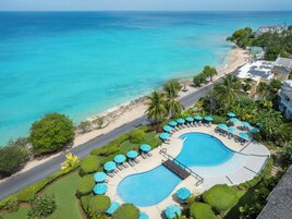 Perto da praia, praia de areia branca, toalhas de praia