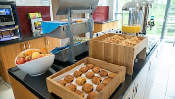 Café da manhã inglês todos os dias (GBP 8.00 por pessoa)