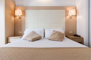 Cofres nos quartos, escrivaninha, Wi-Fi de cortesia, roupa de cama