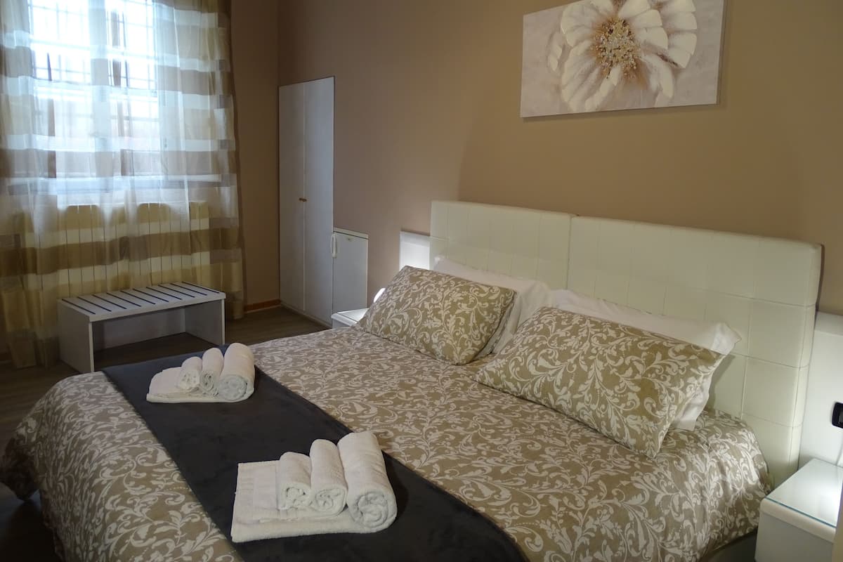 Quarto casal ou duplo clássico | Escrivaninha, Wi-Fi de cortesia