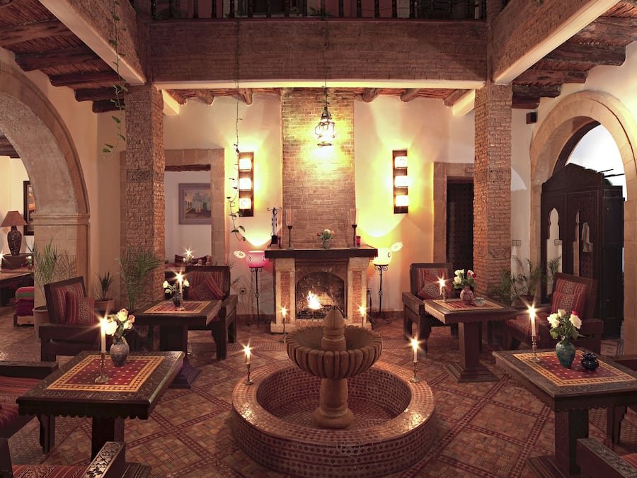 4 bares/lounges
