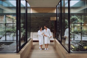 Sauna, banho turco, tratamentos corporais, massagens de pedras quentes 