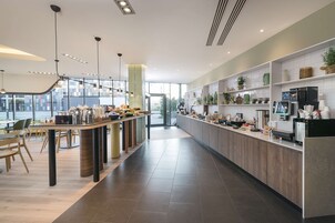 Café da manhã com buffet todos os dias mediante uma taxa