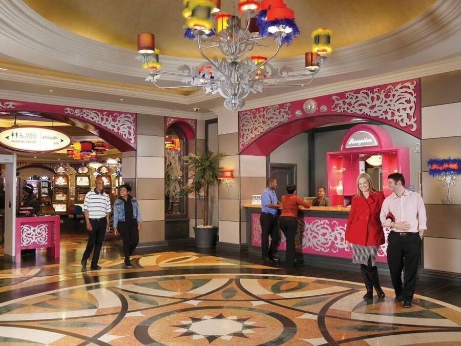 Quarto, acessível (Universal) | Cofre no quarto, secretária