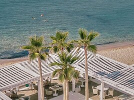 6 restaurantes: servem pequenos-almoços, almoços e jantares