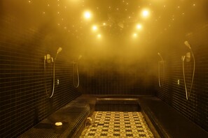 Salas para tratamentos a dois, sauna seca, banheira de hidromassagem