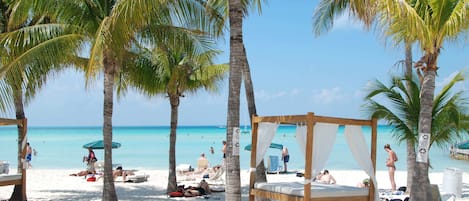 Massagens na praia, tratamentos faciais