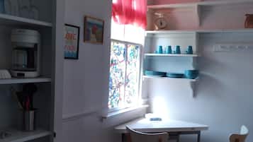 Quarto (Wisteria cottage ) | Cozinha privada | Uma cafeteira/bule