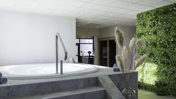 Sauna, banheira de hidromassagem, banho turco, tratamentos corporais