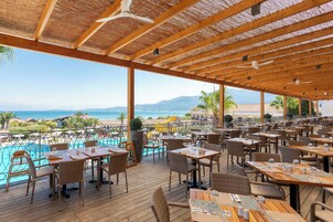 4 restaurantes, café da manhã, culinária internacional
