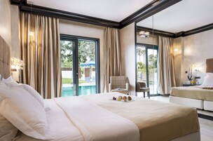 Quarto Twin (Sharing Pool) | Minibar, cofre no quarto, secretária, cortinas/cortinados opacos 