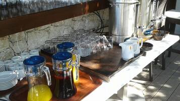 Café da manhã com buffet grátis todos os dias